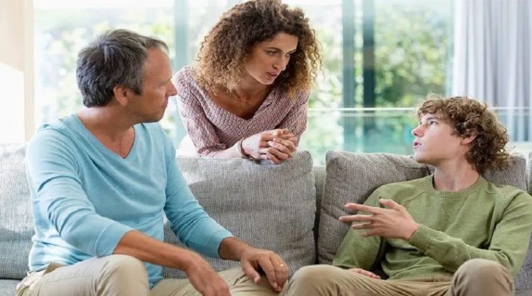 How to Apprise Your Parents about Your Girlfriend? - The Good Mother ...